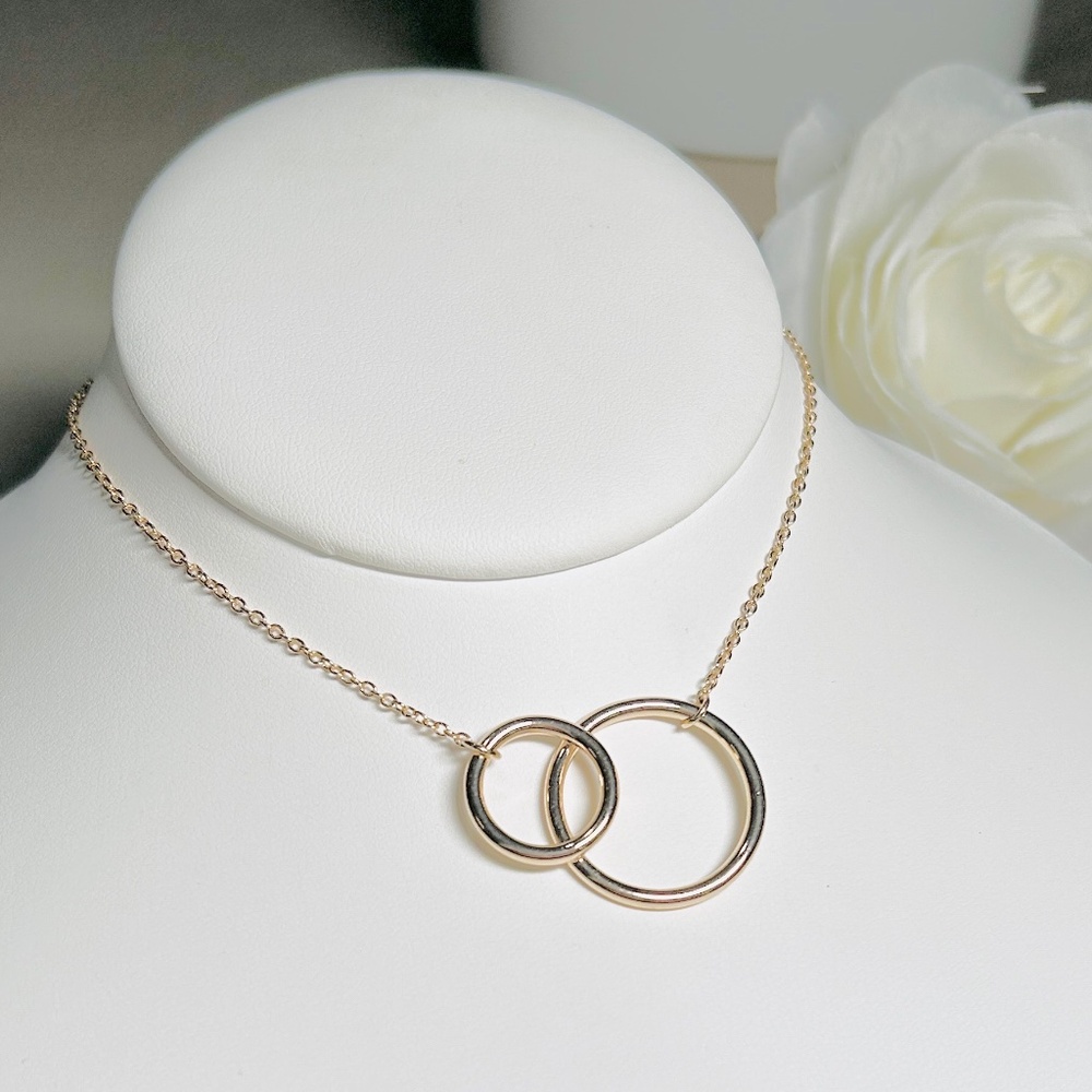 Double Overlapping Circle Gold Colored Necklace. - Gem